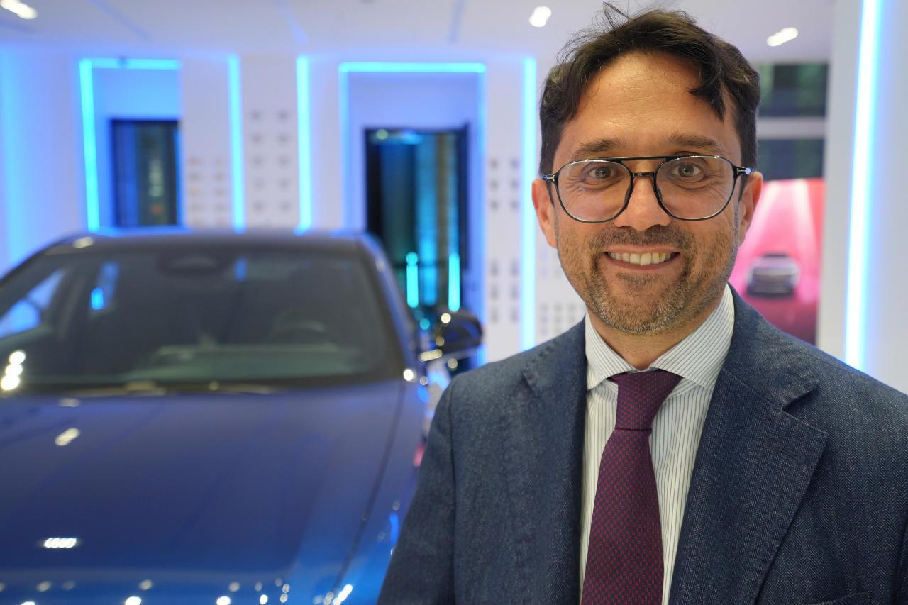 Photo 2 - ivan badolato cadillac europe - General Motors entame son ...