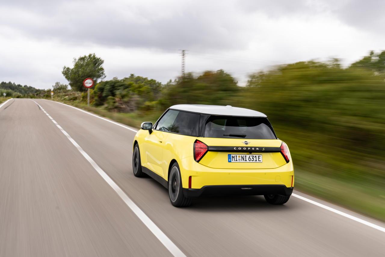 Photo 5 - mini electrique 2024 cooper SE - Essai Mini Cooper SE 2024. La nouvelle bombinette ...