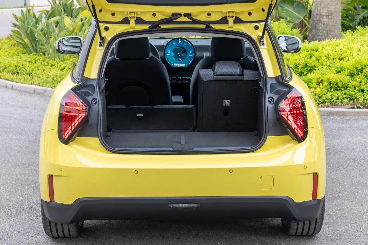 Photo 18 - mini electrique 2024 coffre - Essai Mini Cooper SE 2024. La ...