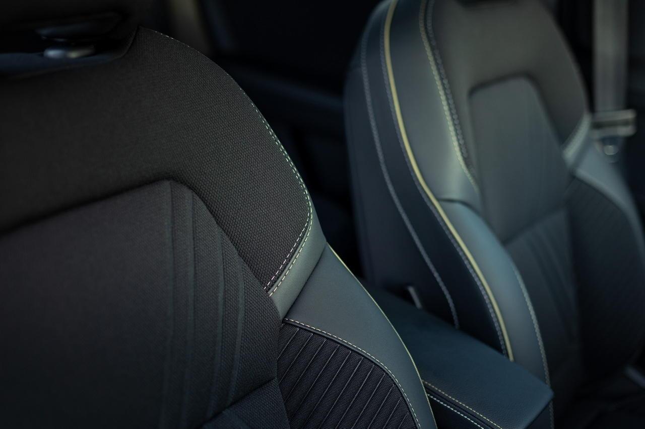 Photo 21 - Les surpiqûres sont jaunes sur la finition Techno. - Nouveau ...