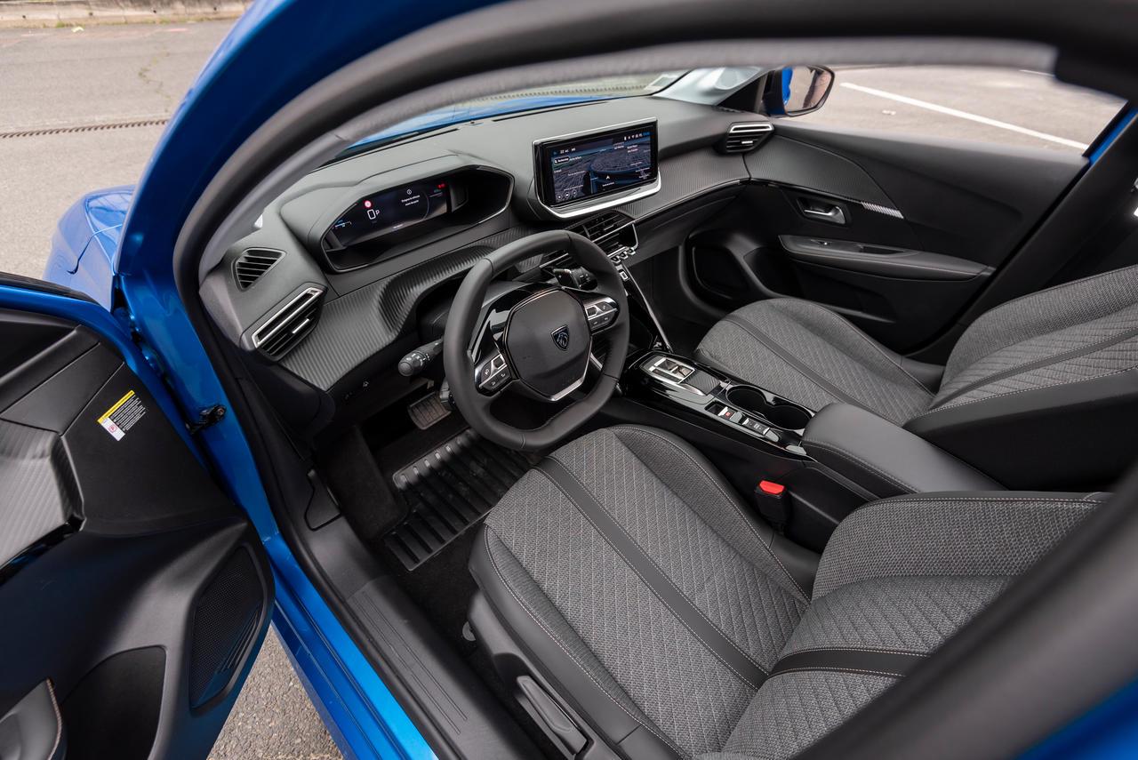 Photo 14 - Intérieur Peugeot 208 Allure Hybrid 100. - Essai Peugeot 208 ...