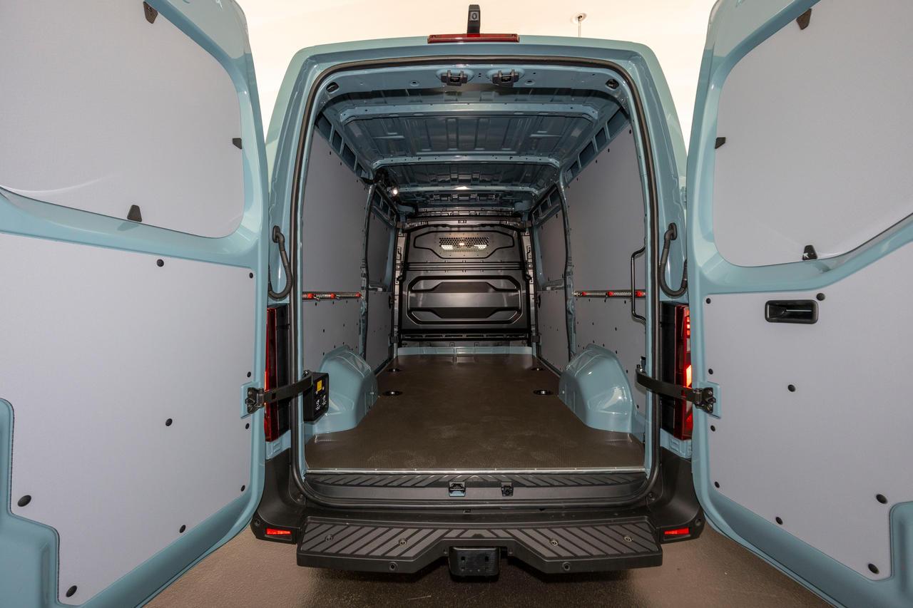 Photo 4 - Le Master 2024 améliore sa charge utile qui peut aller jusqu'à 2,4 tonnes. Son volume ...