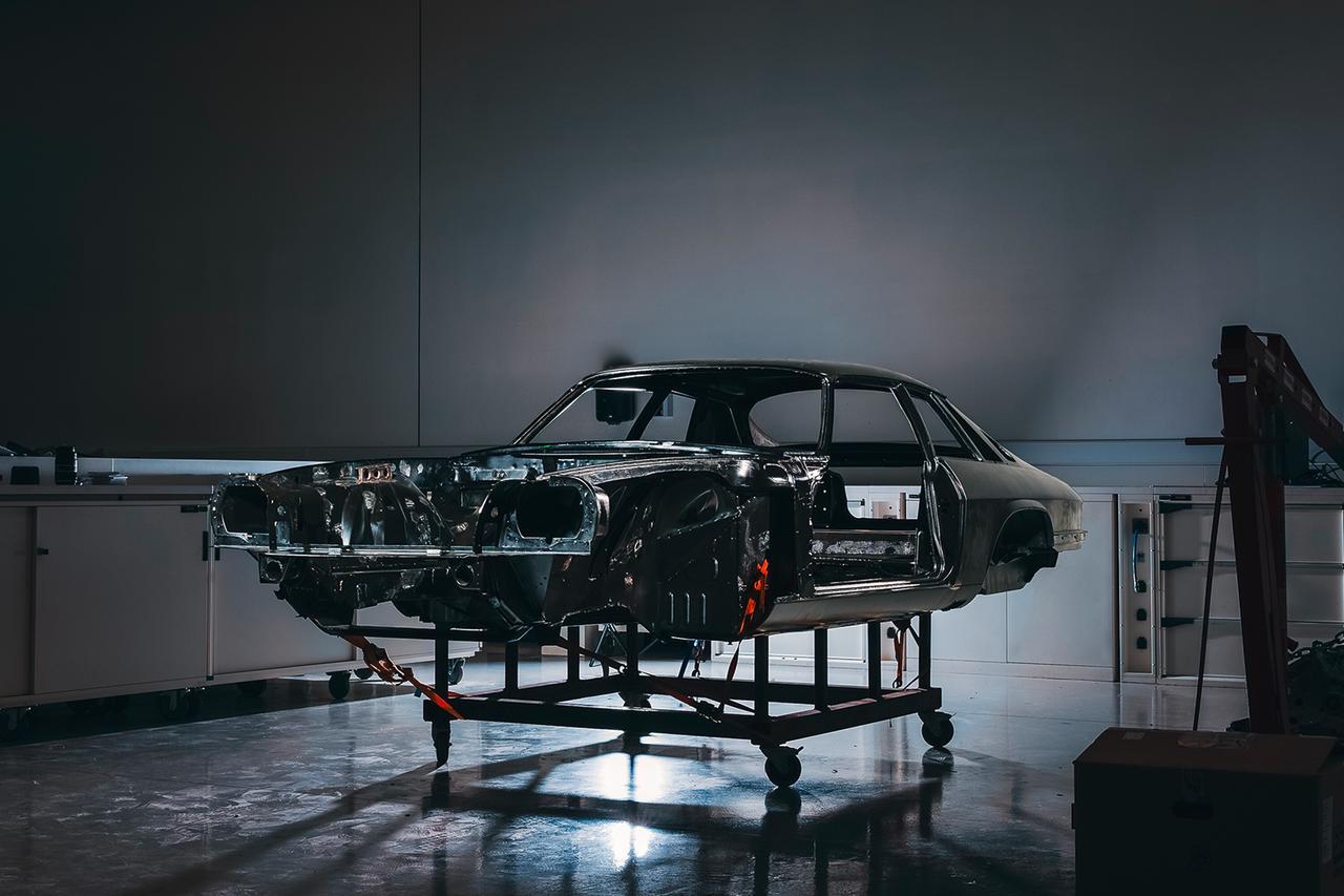 Photo 9 - Le châssis de la XJS est habillé d'une carrosserie totalement ...