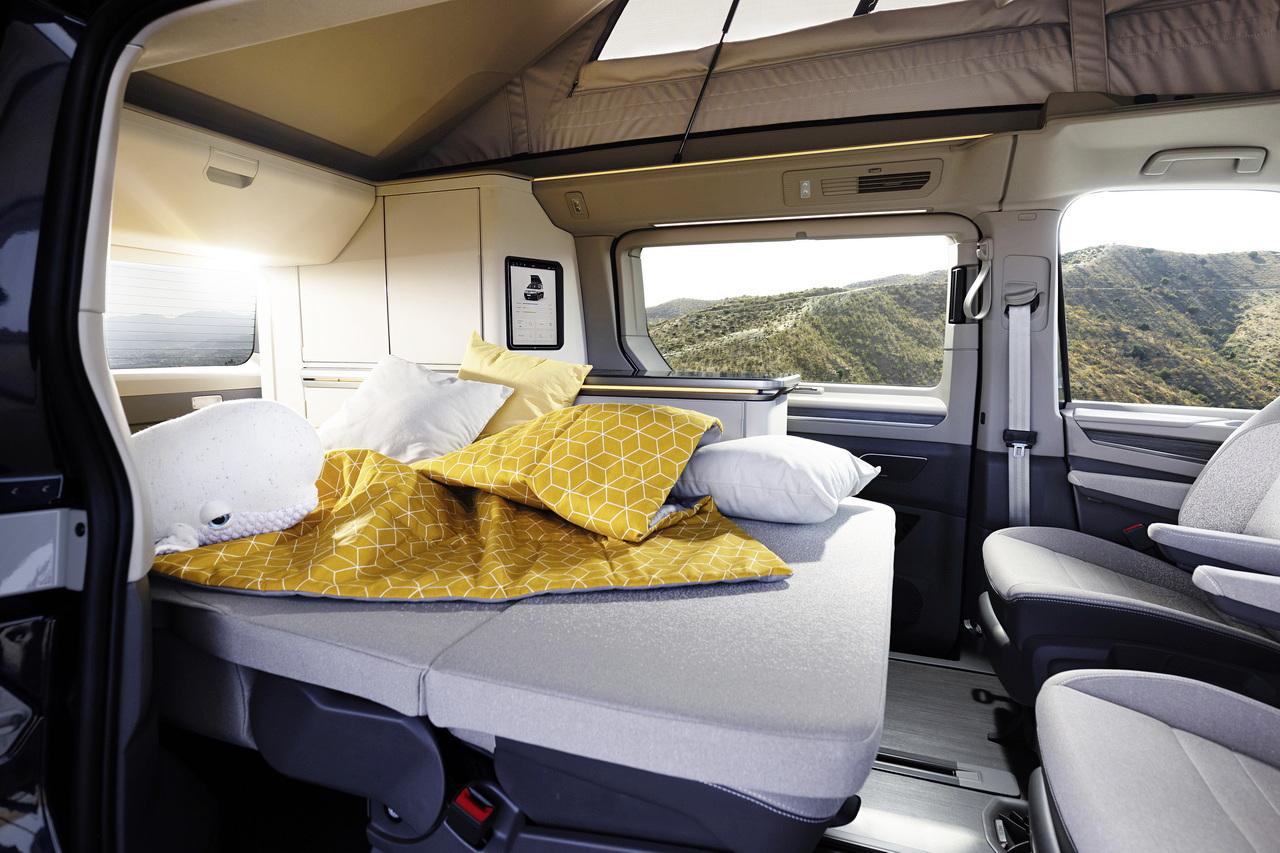 Photo 6 - Un espace couchage est toujours disponible en bas. - Volkswagen California T7 concept ...