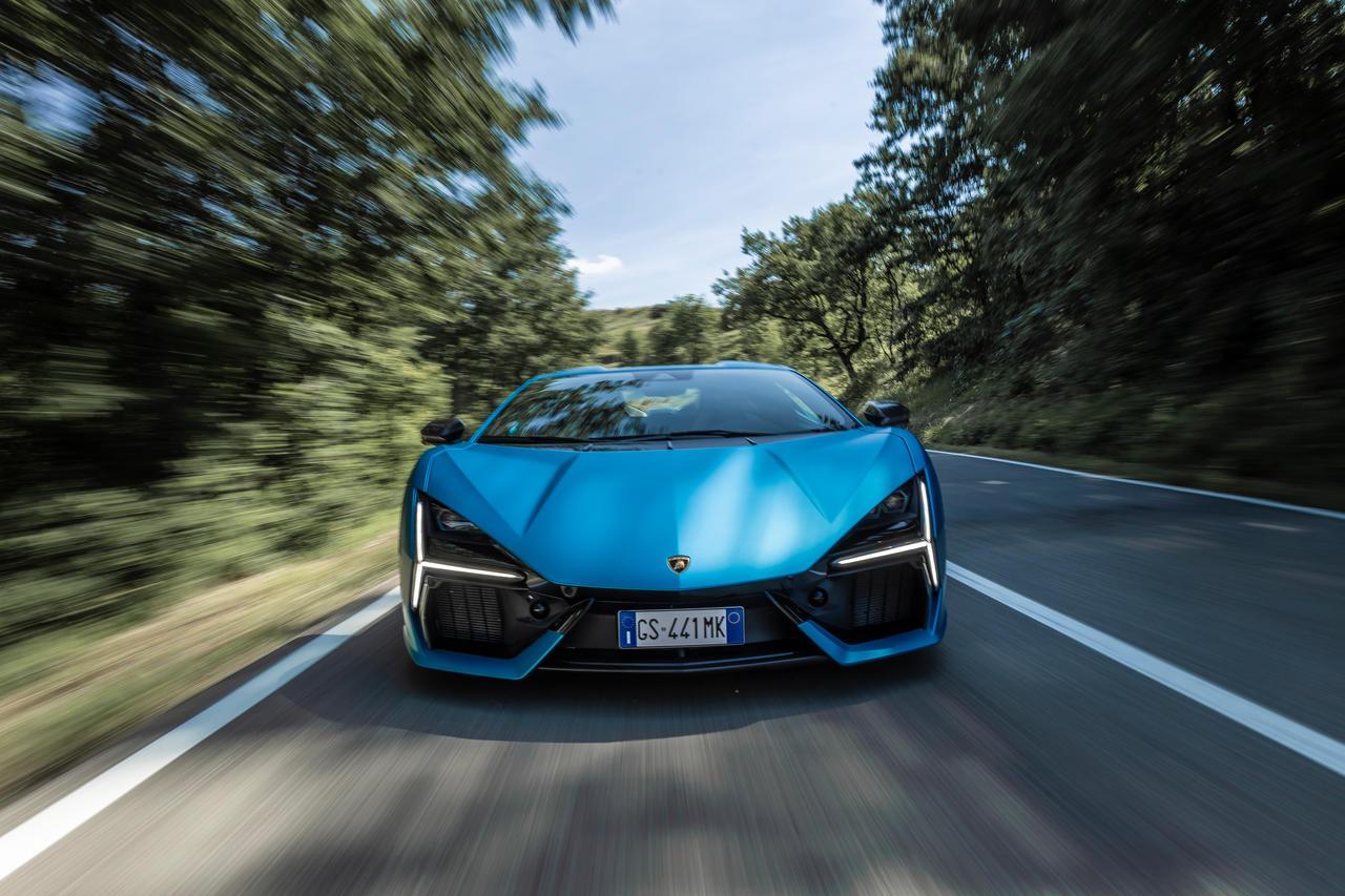 Essai Lamborghini Revuelto hybride : le V12 hurle toujours
