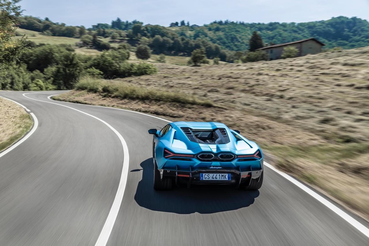 Essai Lamborghini Revuelto hybride : le V12 hurle toujours