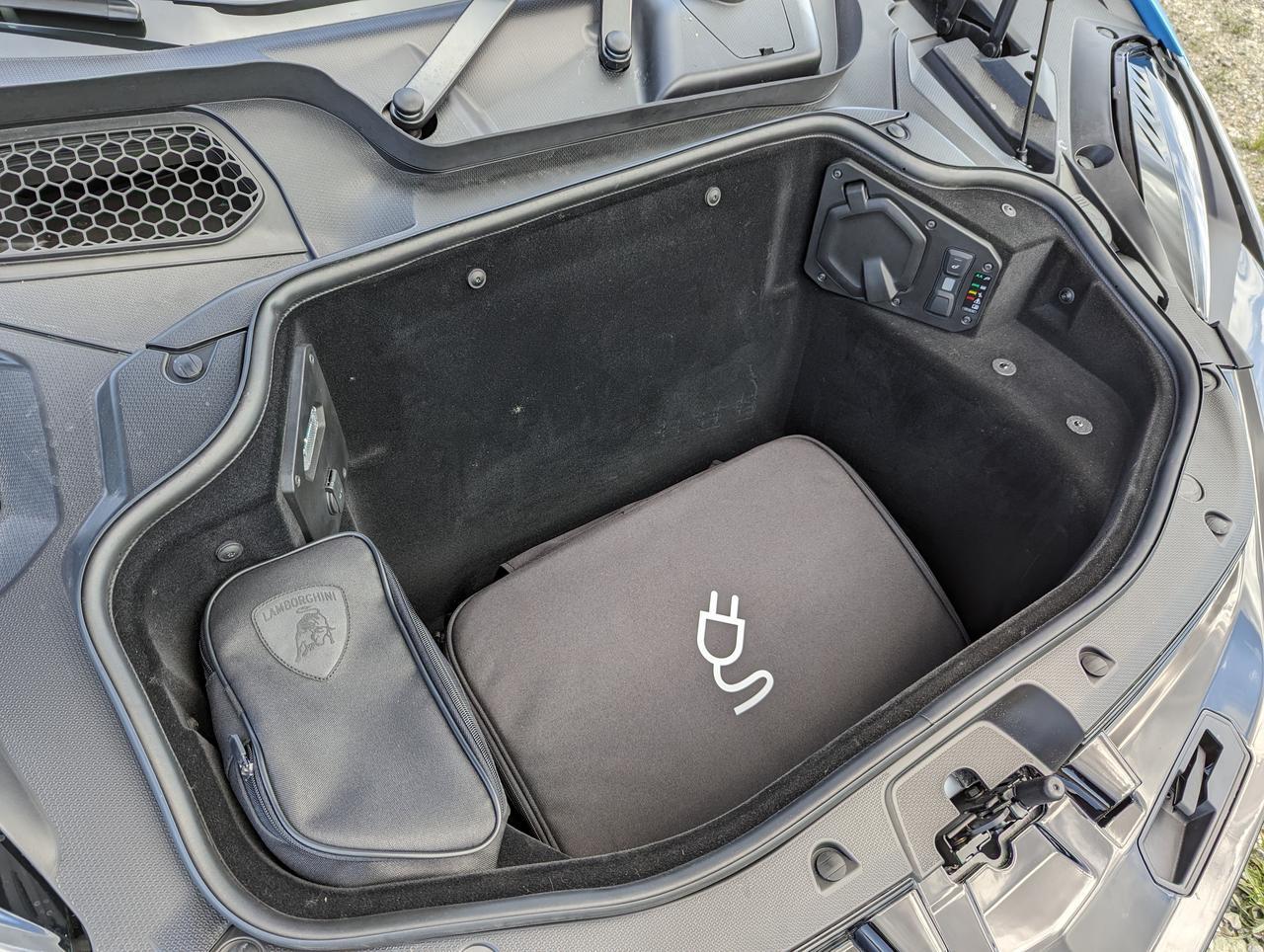 Photo 21 - Le coffre de la Revuelto 2024 permet d'accueillir deux valises cabine. - Essai ...