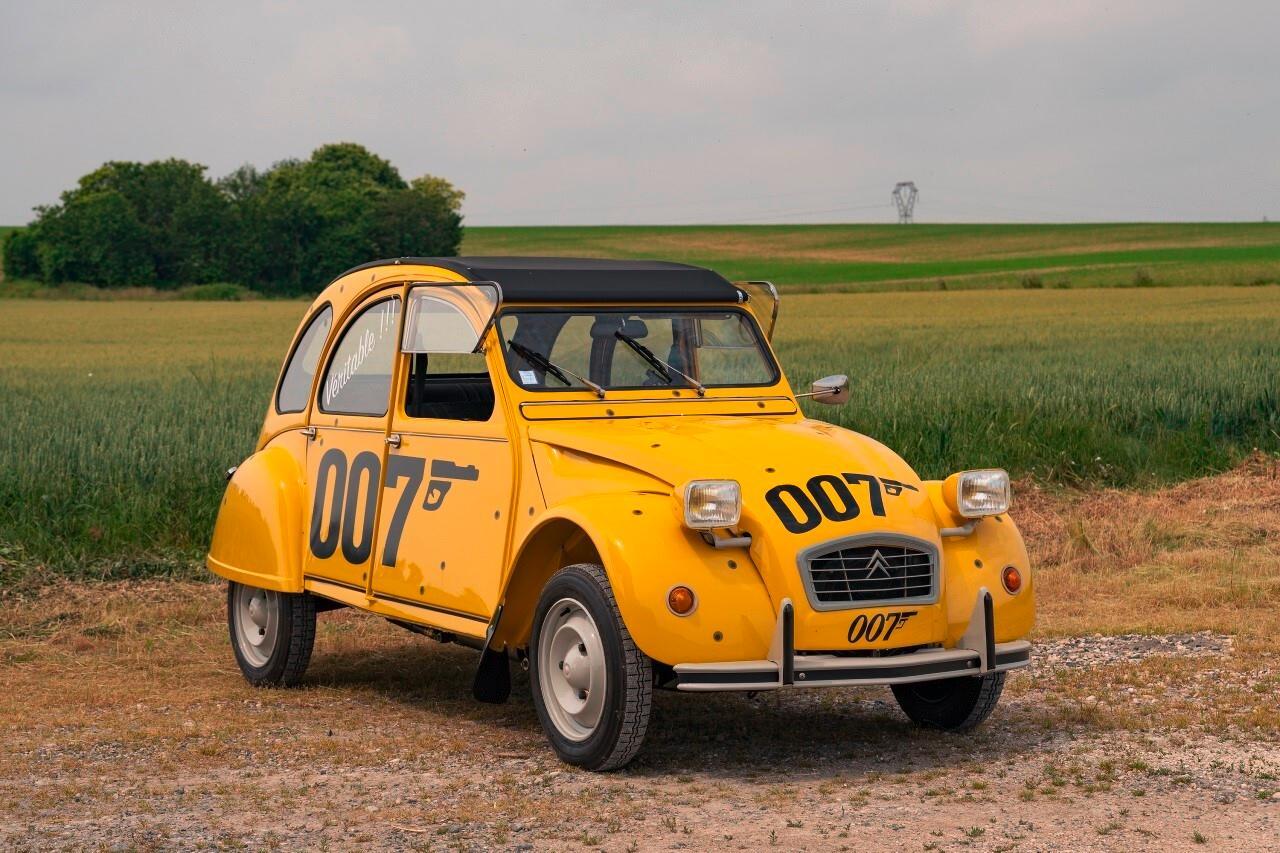 Une rare Citroën 2CV 007 de 1981 proposée aux enchères