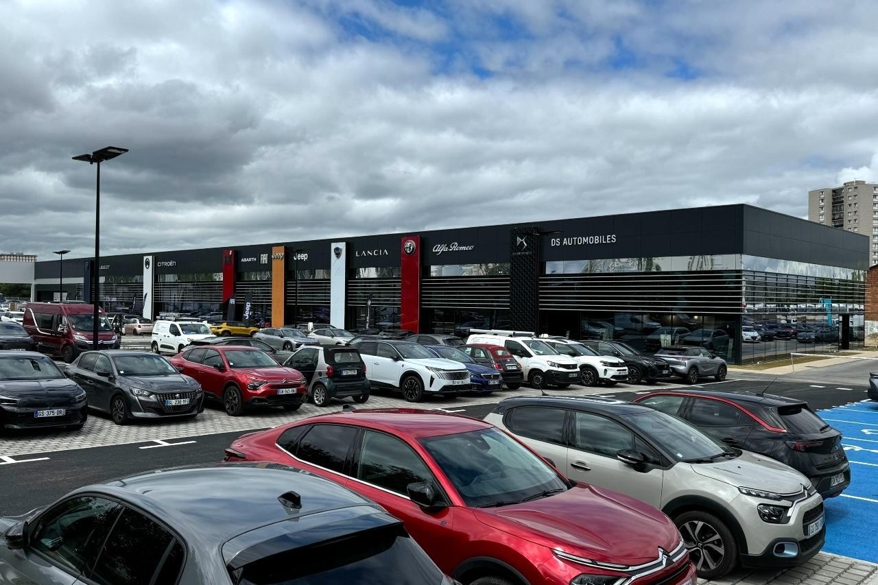 La plus grande concession Stellantis &You d’Europe a ouvert ses portes ...