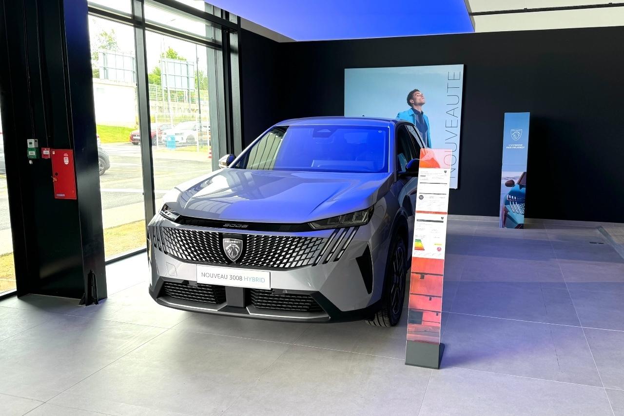 Photo 4 - village stellantis nanterre la defense peugeot 3008 - La plus ...