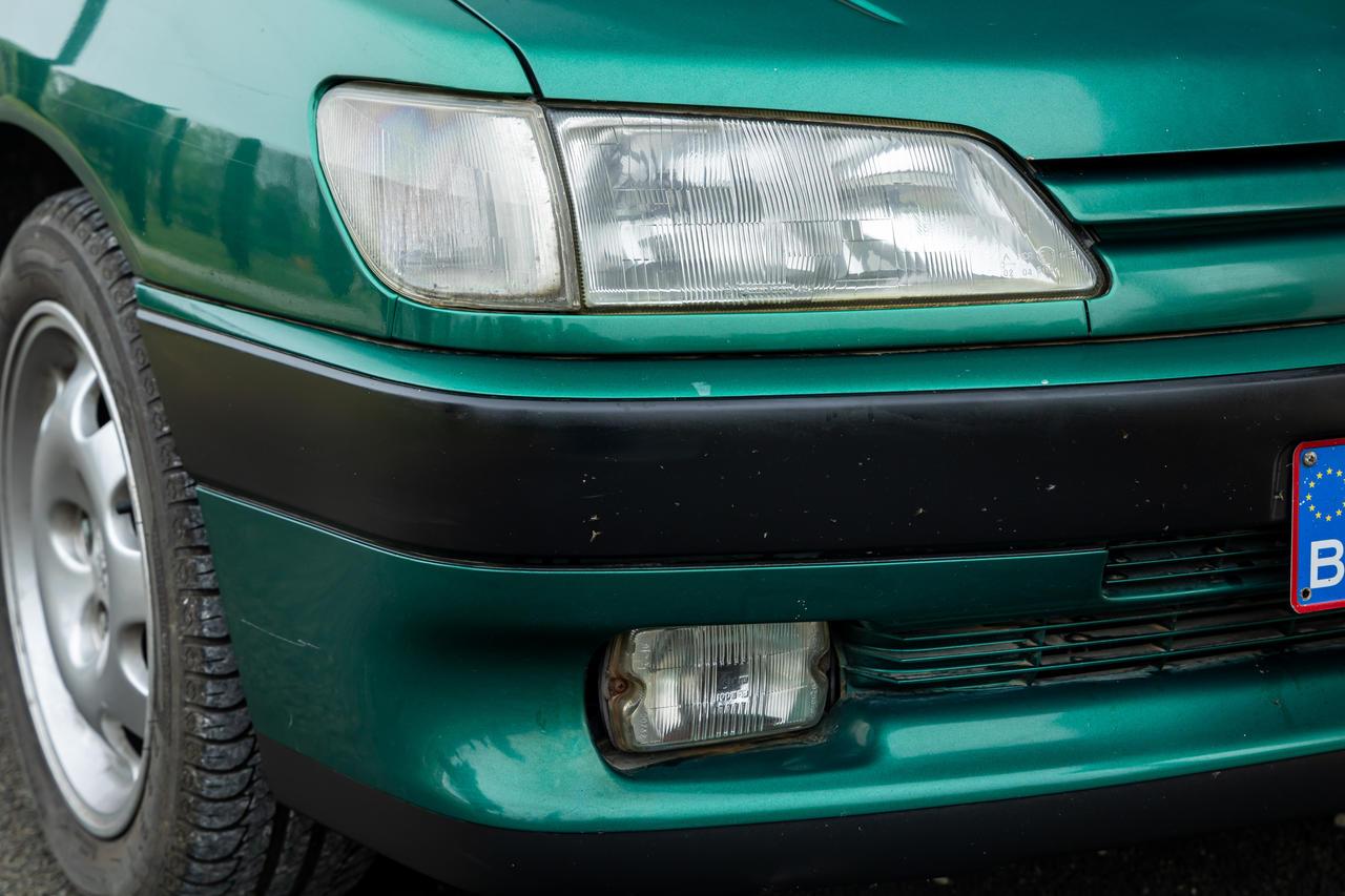 Photo 27 - La phase 1 de la 306 cabriolet se dote de phares striés et ...