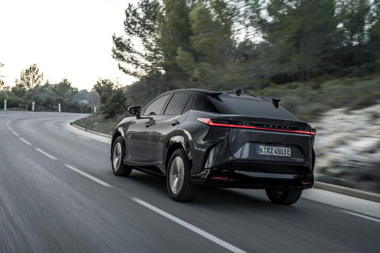 Lexus RZ (2024). Une version 300e à plus grande autonomie et baisse des ...