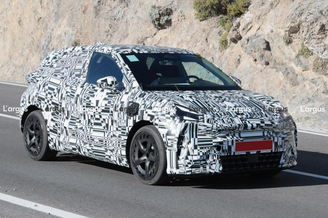 Photo 2 - Un prototype de la future Cupra Raval a été photographié dans ...