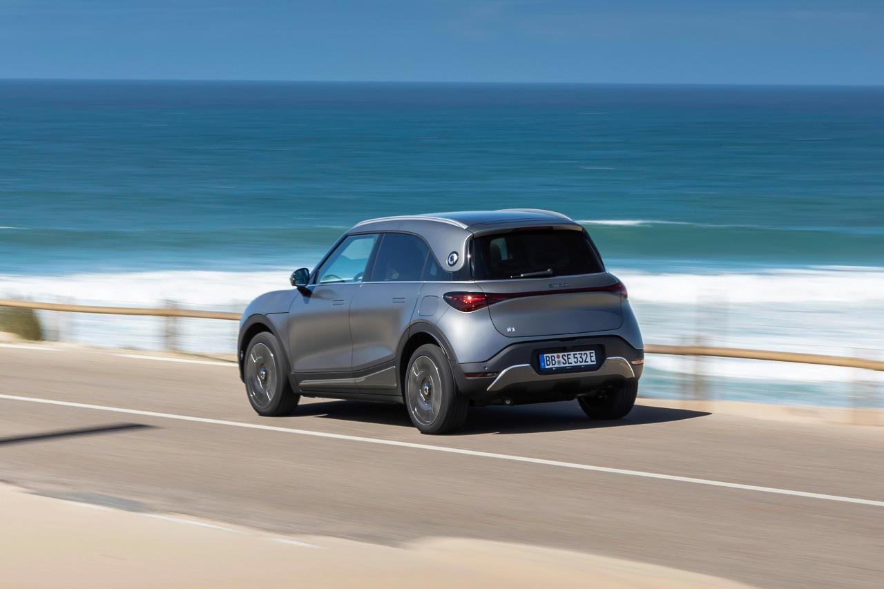 Photo 3 - Repartir de la plage torse nu au volant de sa voiture : un ...