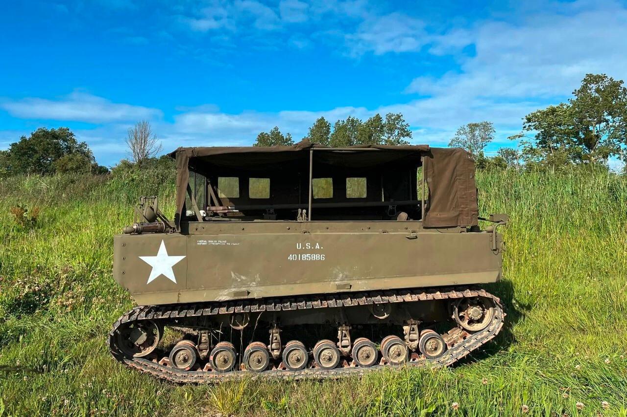 Photo 21 - Studebaker M29 "Weasel" 1943 : estimé entre 15 000 et 20 000 €. - Débarquement 1944 ...