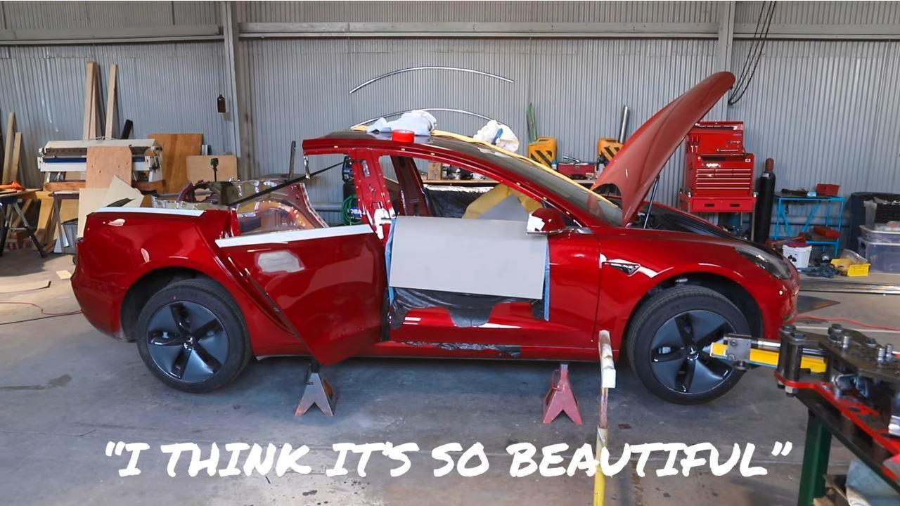 Photo 2 - Une Tesla Model 3 transformée en pick-up