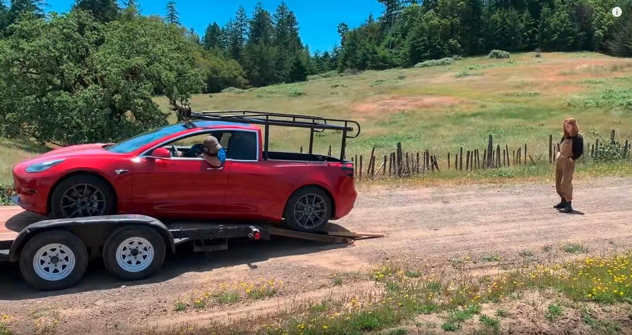 Photo 3 - Une Tesla Model 3 transformée en pick-up