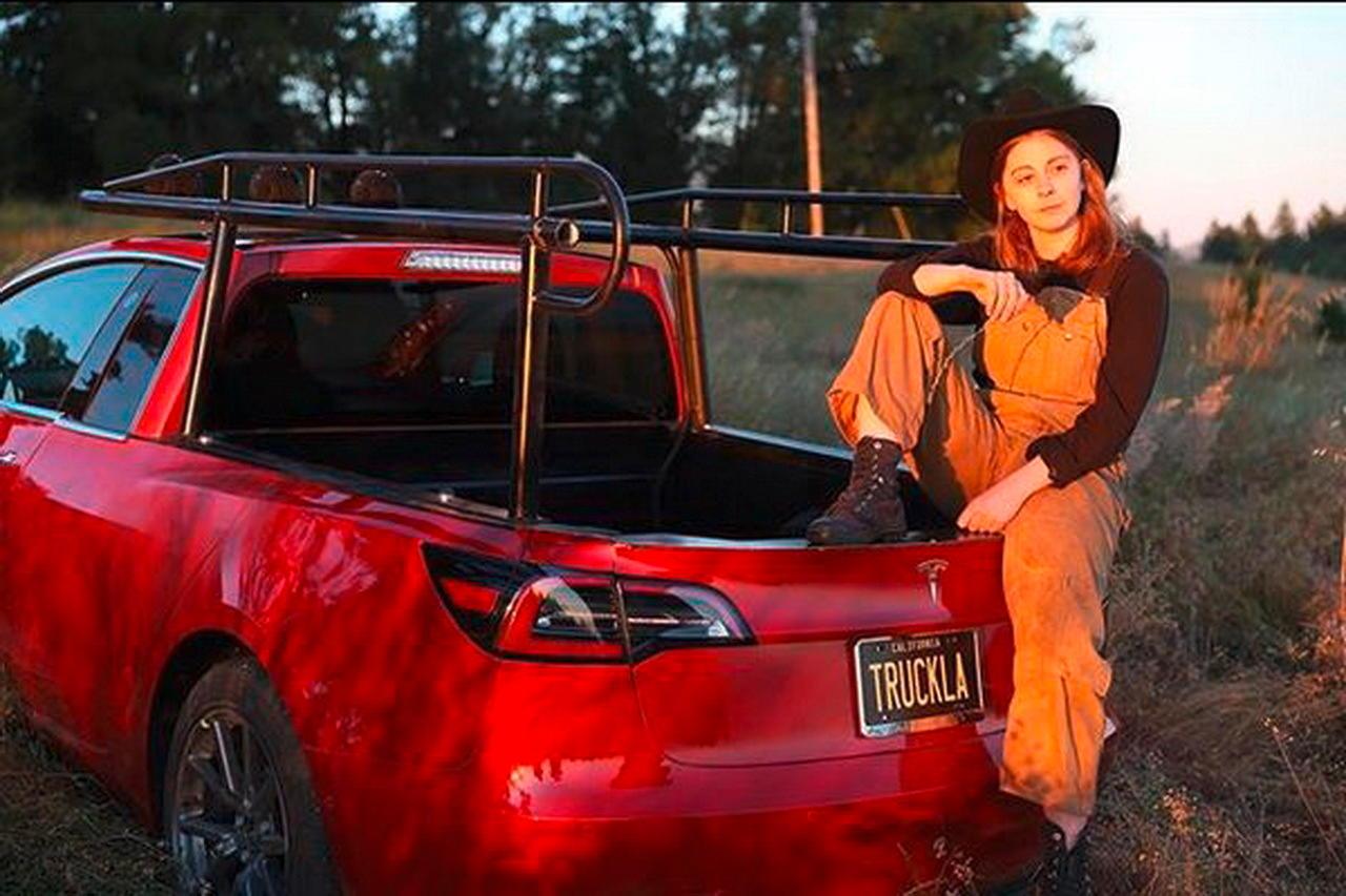 Photo 6 - Une Tesla Model 3 transformée en pick-up