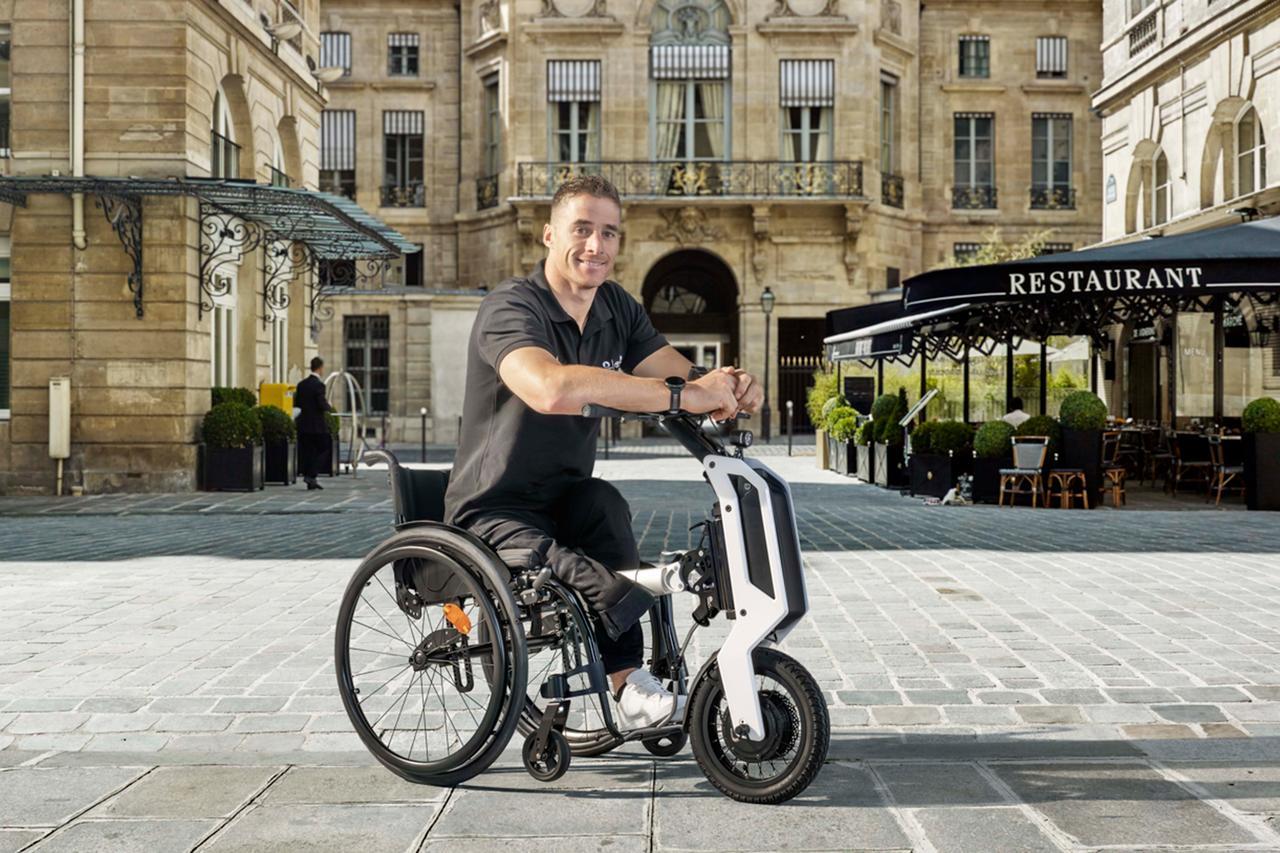 Photo 10 - Ces engins permettent de "motoriser" un fauteuil roulant ...