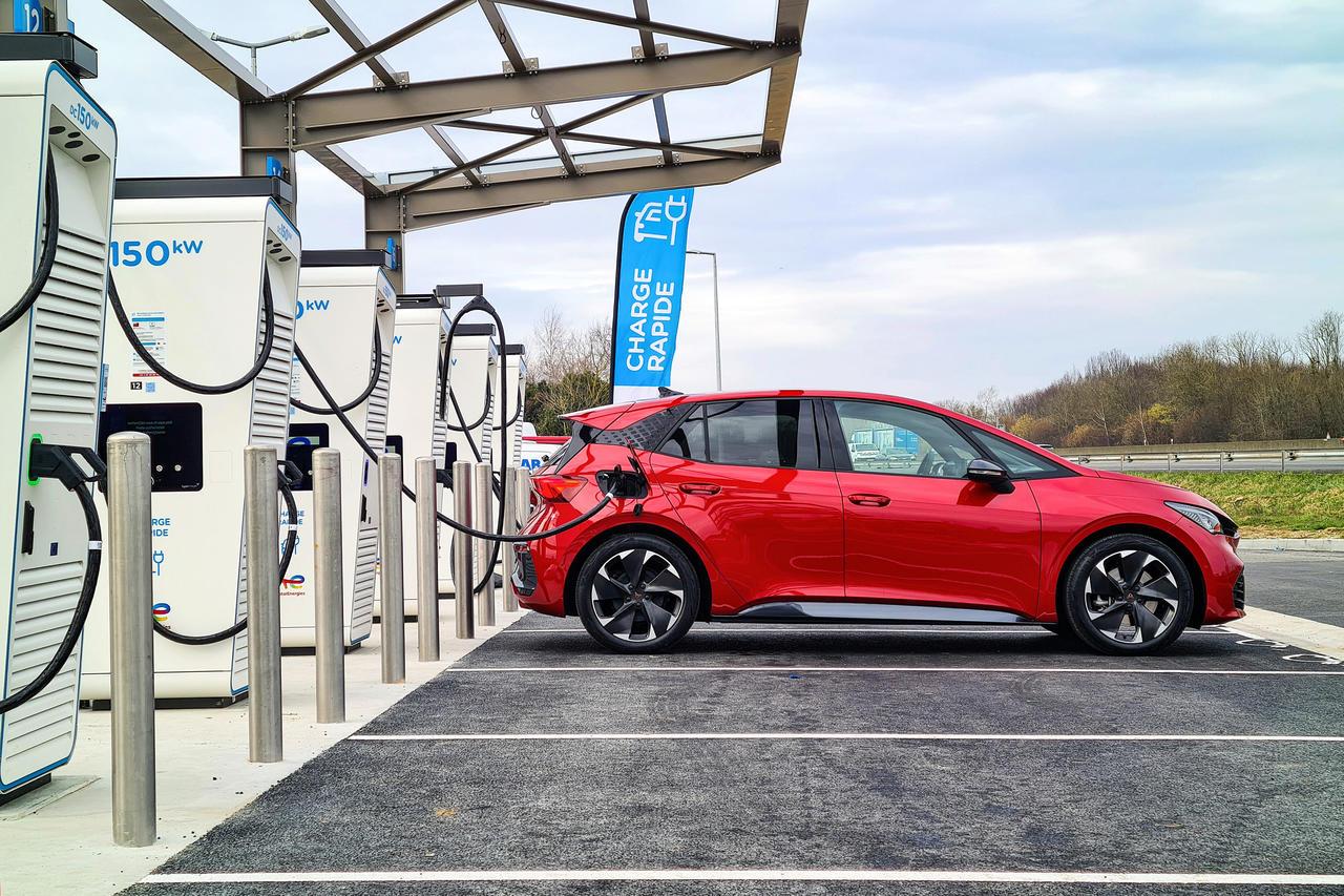 Voiture électrique. Le guide de la recharge à domicile et sur les ...