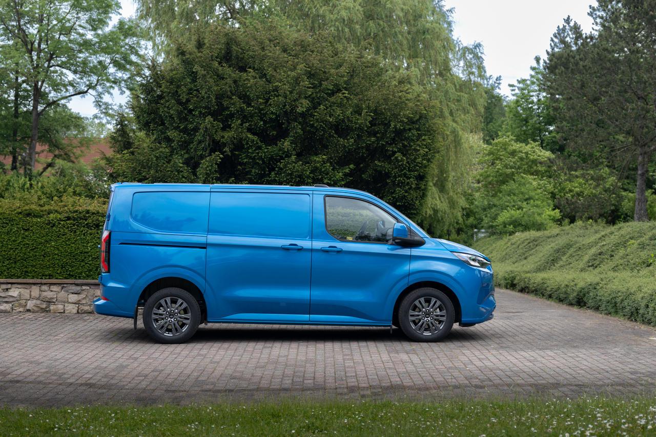 Photo 5 - DImensions Ford Transit L1H1 - Essai Ford E-Transit Custom ...