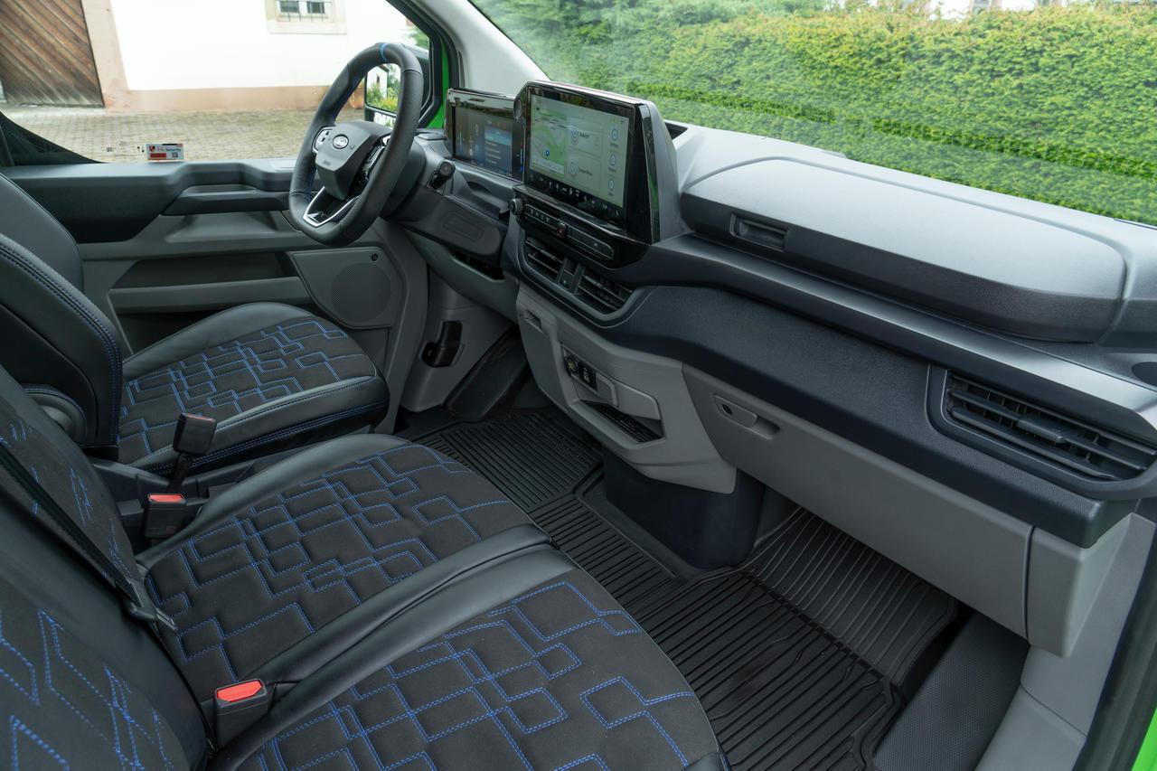 Essai Ford E-Transit Custom (2024). Un fourgon électrique moderne et ...