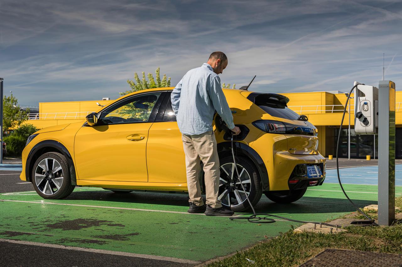 Voiture électrique. Le guide de la recharge à domicile et sur les ...