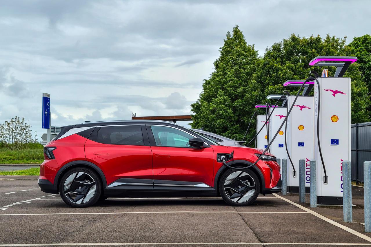 Photo 3 - Les stations Ionity sont majoritairement implantées sur des ...