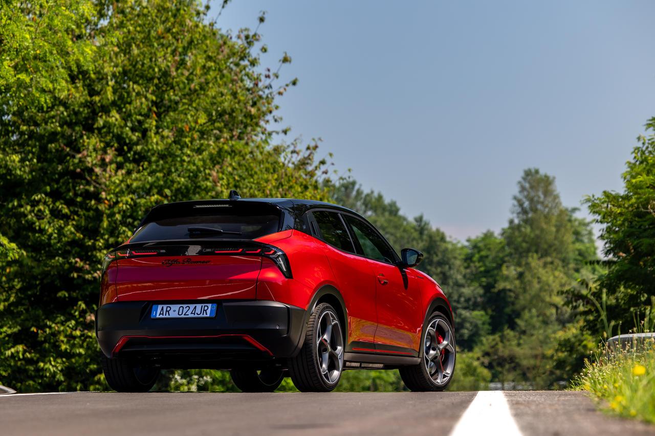 Photo 11 - alfa romeo junior veloce 2024 dimensions longueur - Essai Alfa Romeo Junior (2024 ...