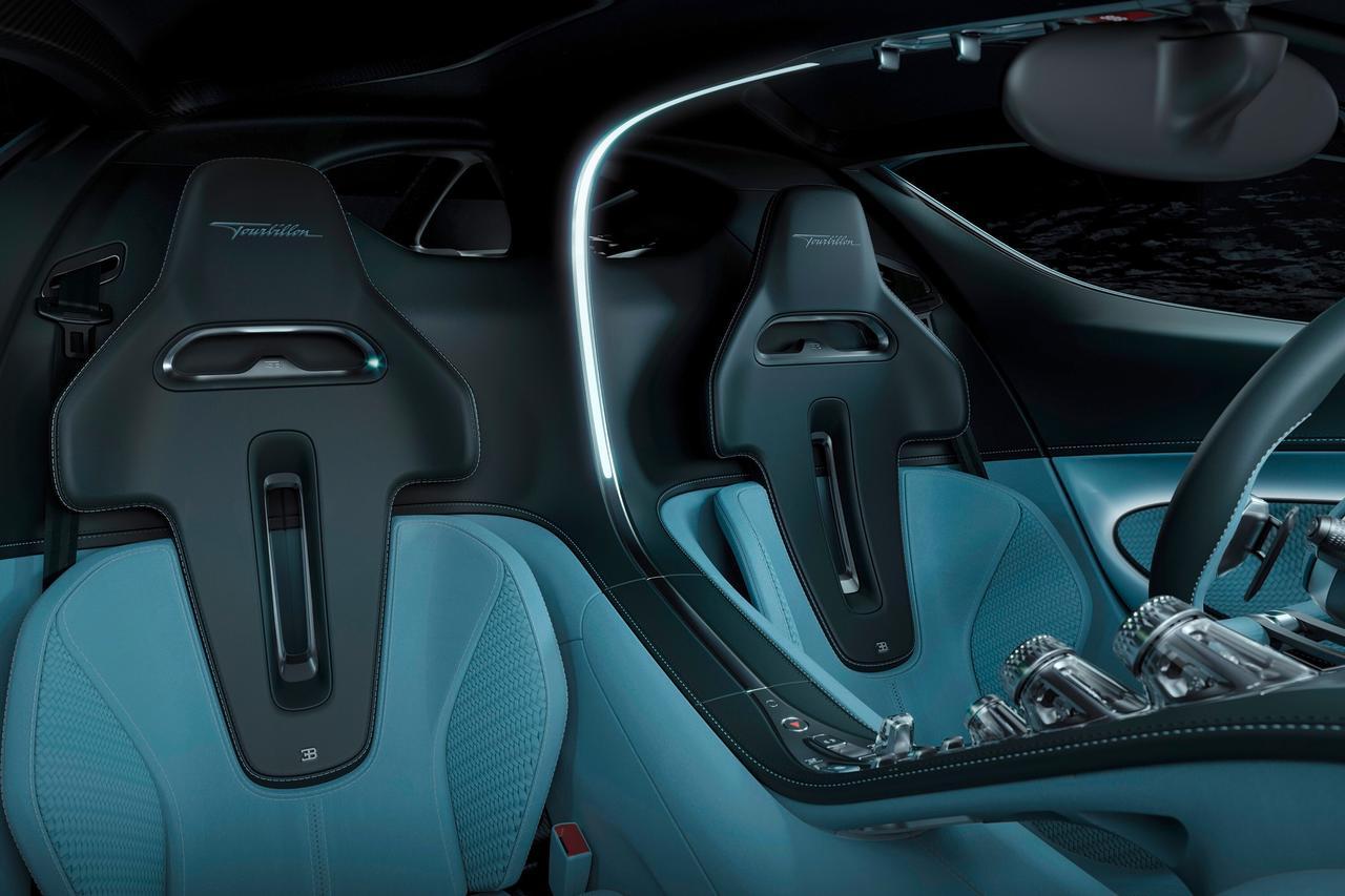 Photo 11 - Bugatti a tenu à proposer des commandes physiques sur la ...