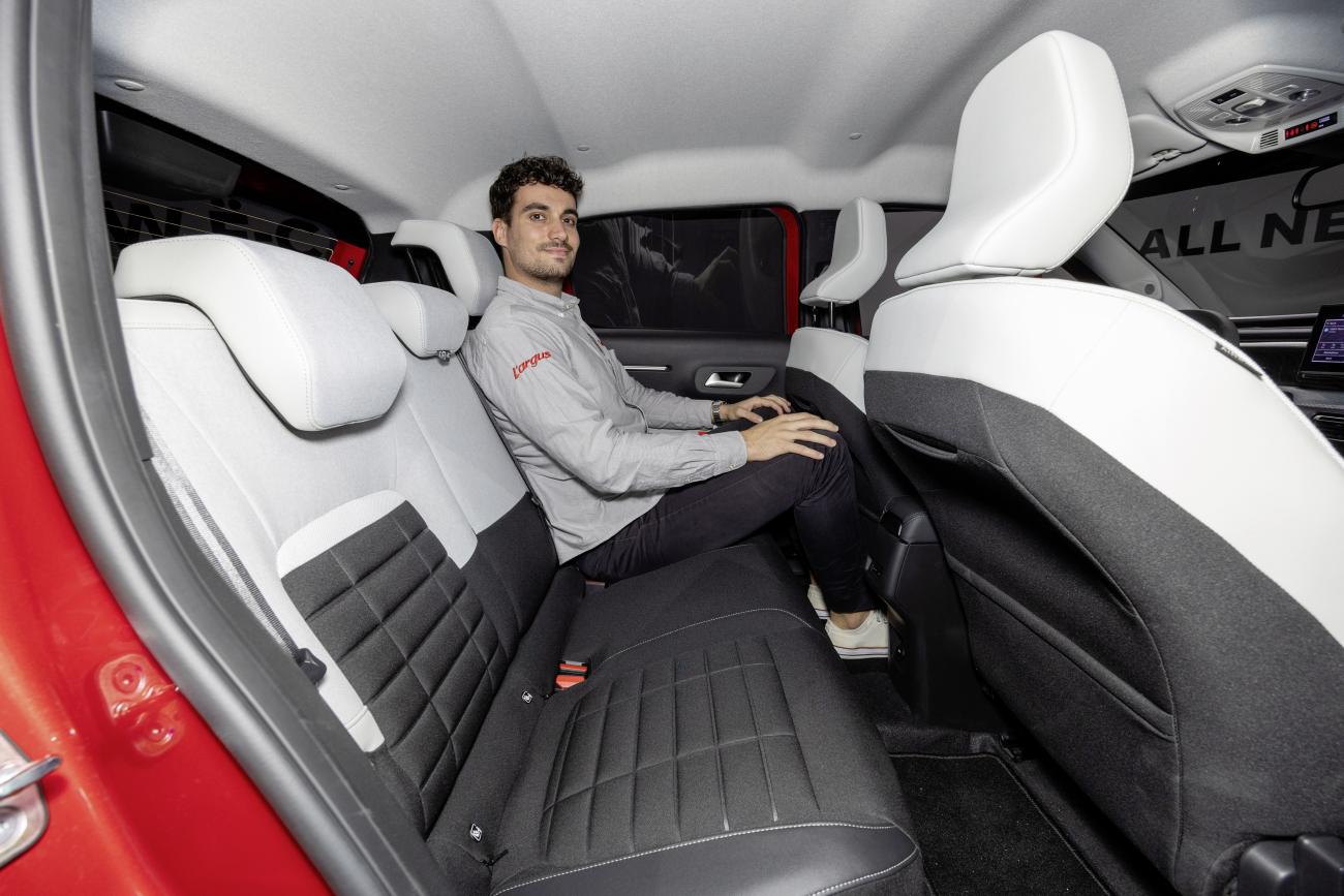 Photo 20 - Citroên e-C3 places arrière - Citroën ë-C3 vs Dacia Spring ...