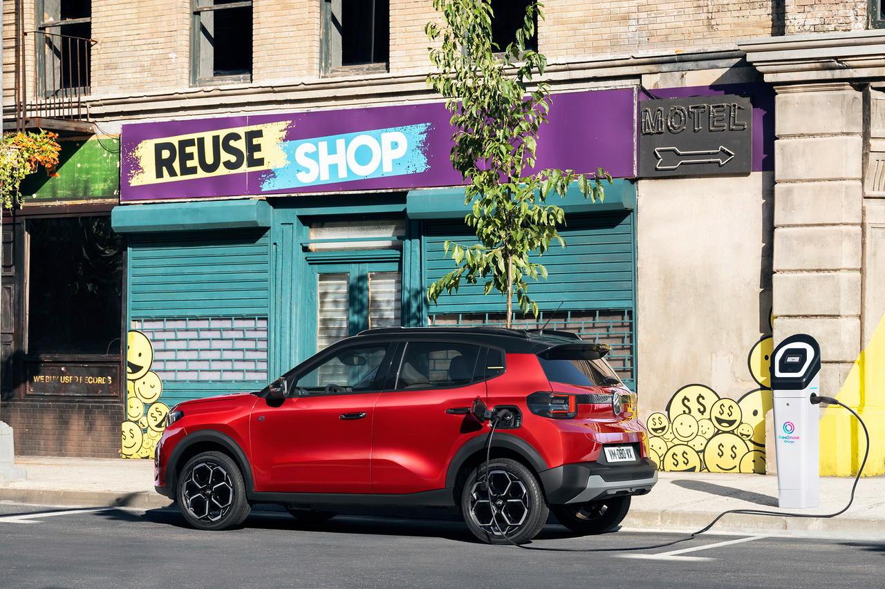 Photo 26 - Citroën ë-C3 recharge - Citroën ë-C3 vs Dacia Spring ...