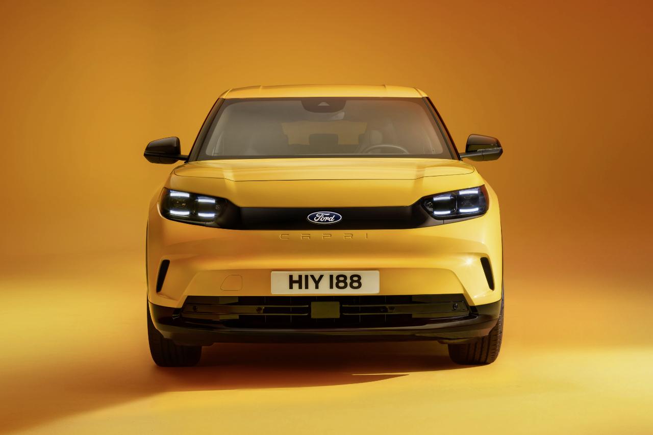 Photo 3 - Les nervures de son long capot ont été dessinées en référence ...