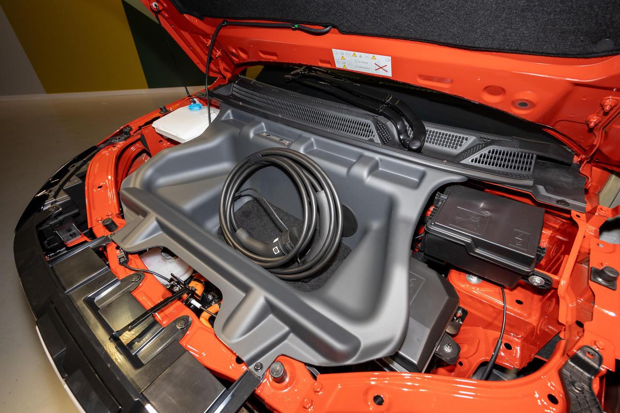 Photo 24 - Dacia Spring frunk - Citroën ë-C3 vs Dacia Spring restylée ...