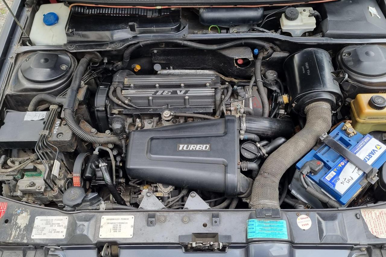 Photo 14 - Contrairement à la transmission intégrale, le moteur est ...