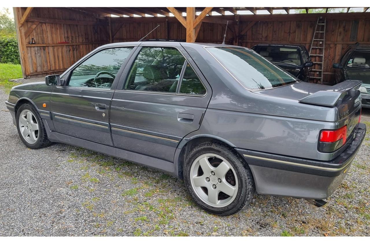 Photo 3 - Les jantes 16 pouces font partie des rares différences avec ...