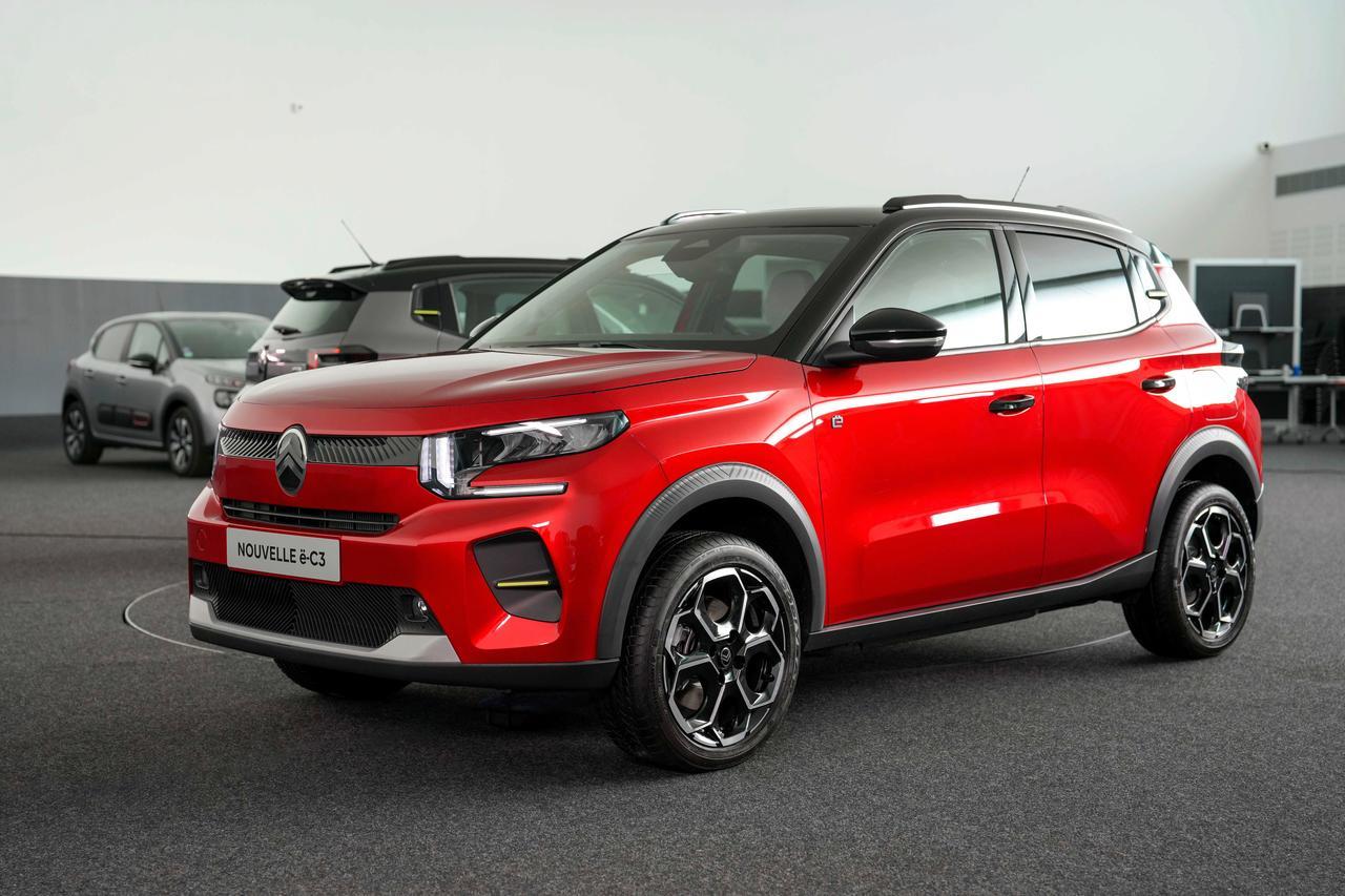 Photo 2 - Citroën e-C3 rouge - Citroën ë-C3 vs Dacia Spring restylée ...