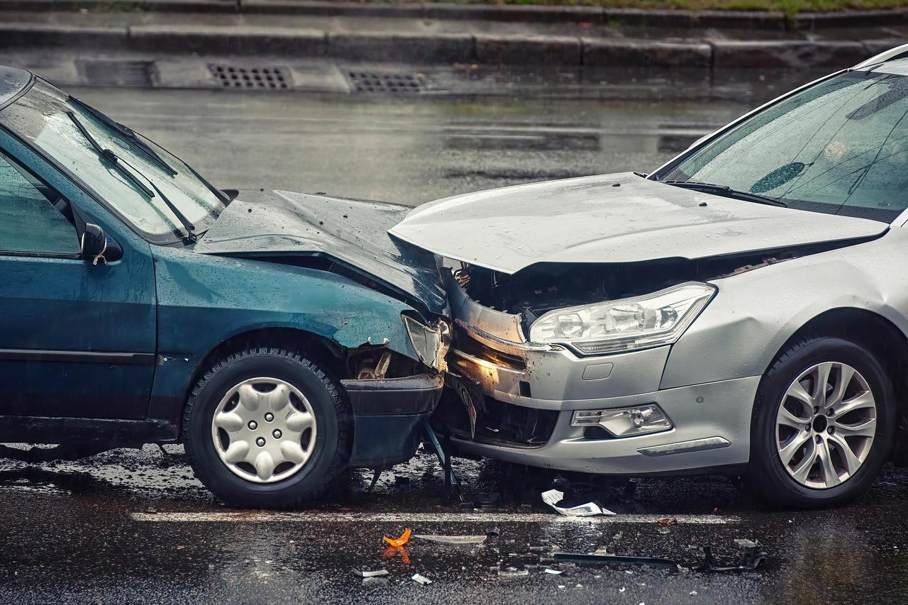 Photo 2 - Le constat amiable sert à recueillir les informations ...