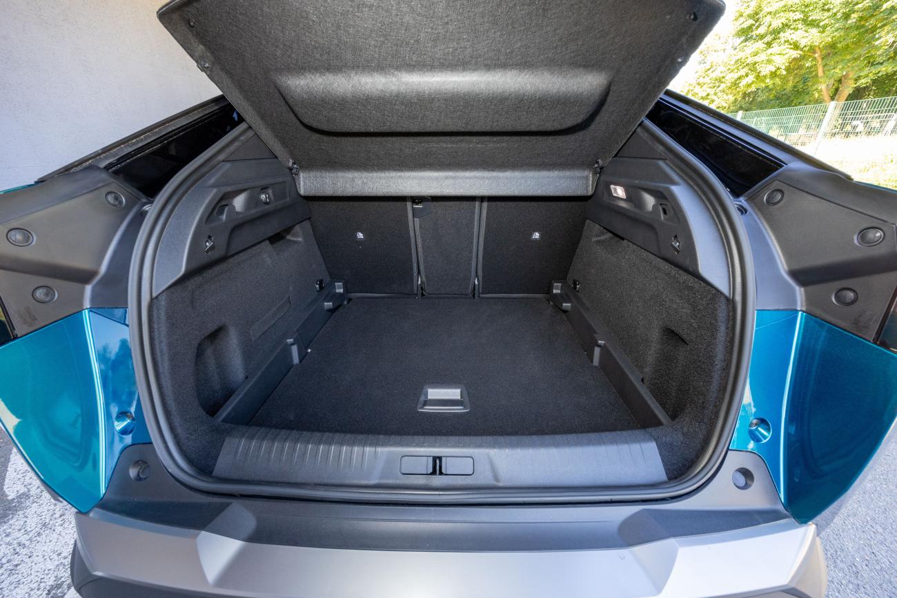 Photo 15 - coffre Peugeot 3008 Hybrid 136 2024 - Essai Peugeot 3008 Hybrid 136 (2024). Plus ...