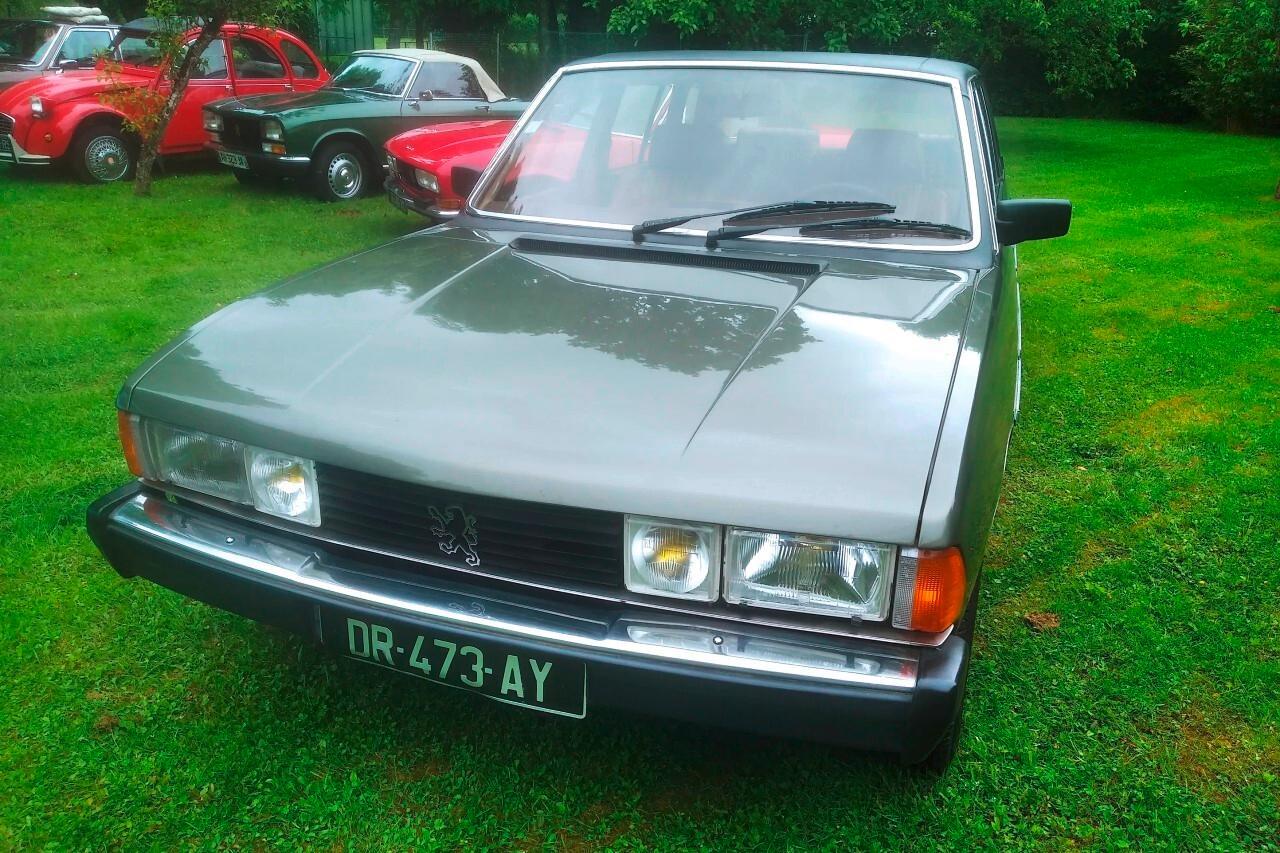 Photo 3 - La limousine est basée sur une Peugeot 604 TI. - Peugeot 604 ...