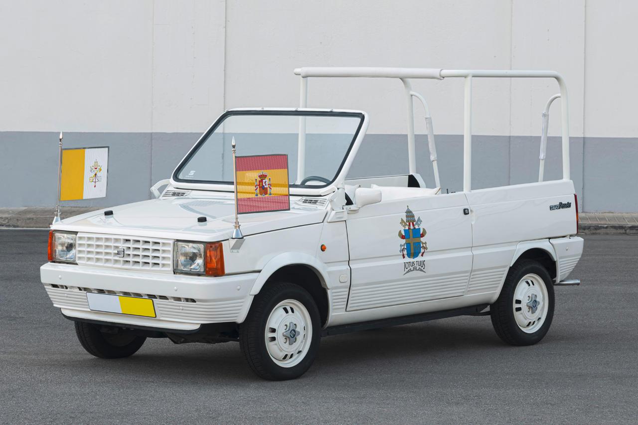 Photo 19 - Musée Seat Historicos Seat Panda Papamobil - Insolite. On a ...