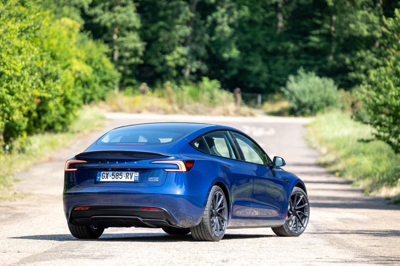 Essai Tesla Model 3 Performance (2024) : encore plus forte