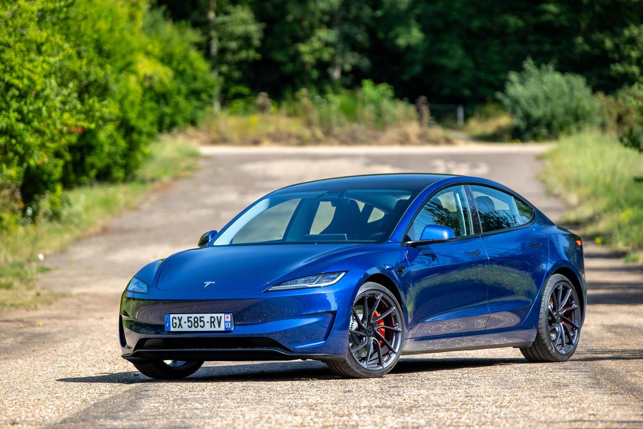Photo 8 - Tesla Model 3 Performance 2024 bleu - Essai Tesla Model 3 ...