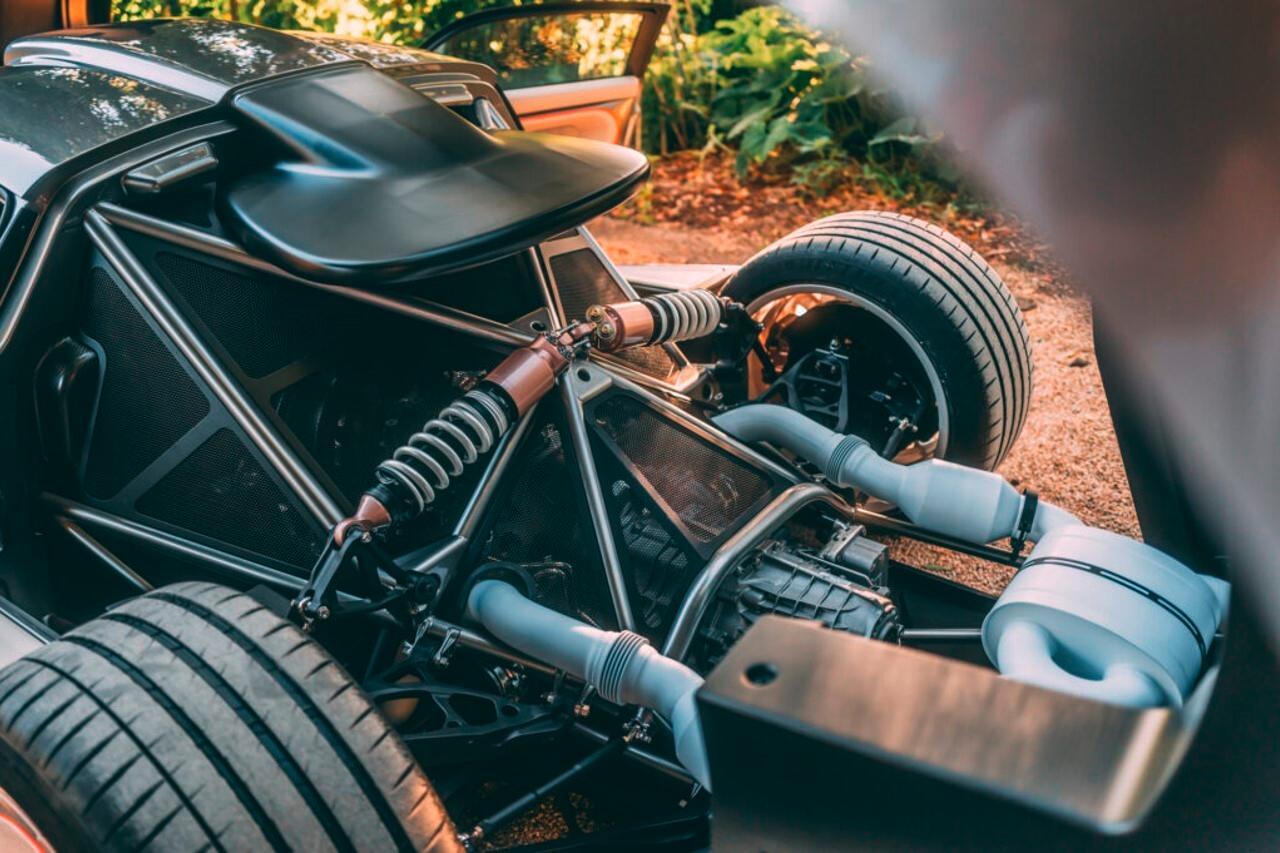 Photo 5 - Moteur central et suspension à poussoirs sont fidèles à l ...