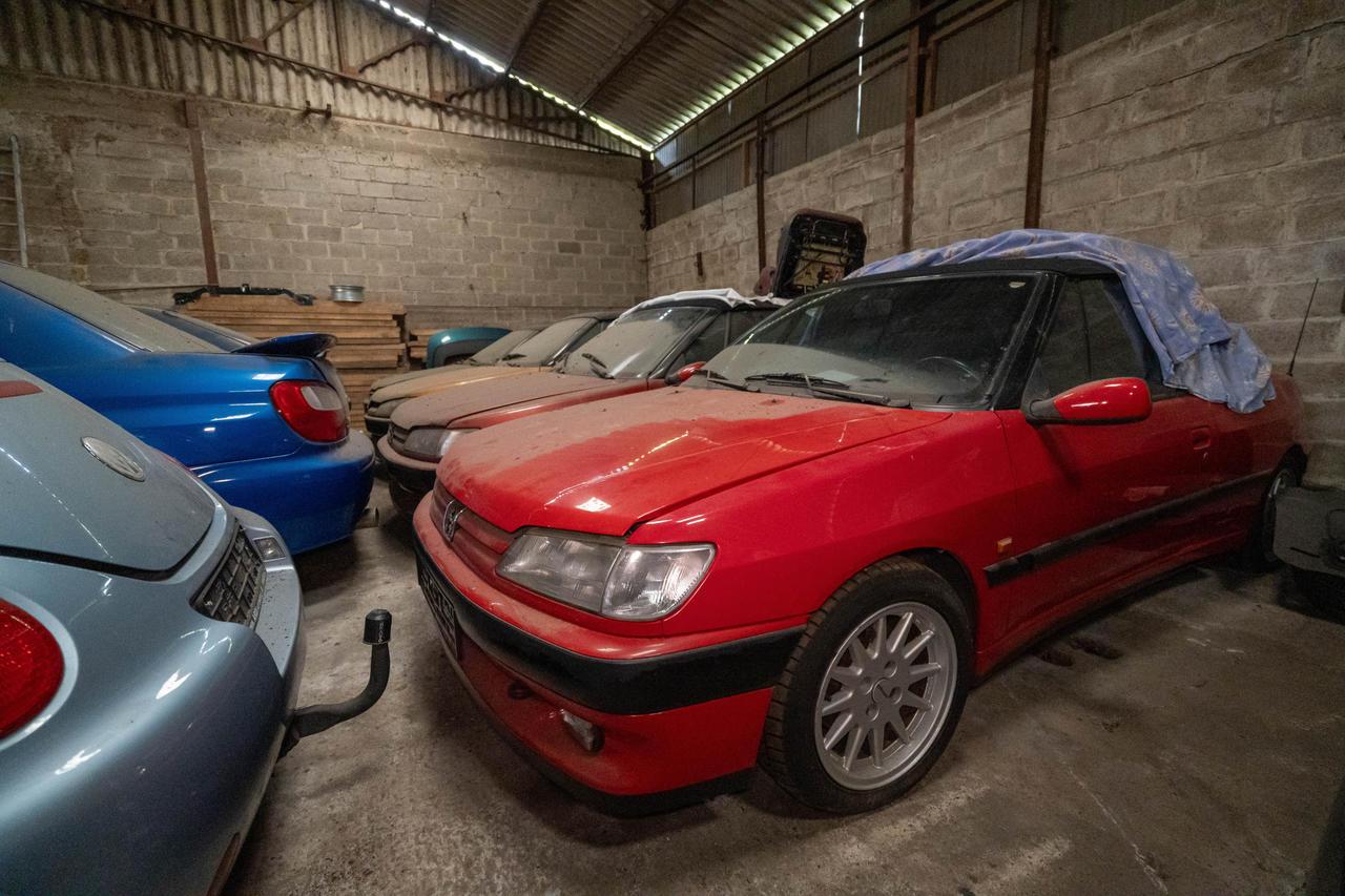 Photo 27 - Ce rouge Vallegunga est rare sur une 306 cabriolet. Le ...