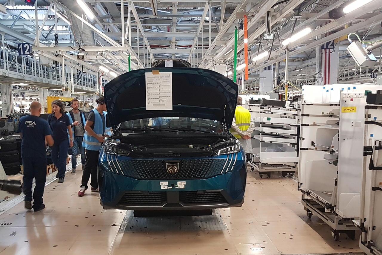 Photo 2 - usine stellantis sochaux production peugeot 3008 - Retour de ...