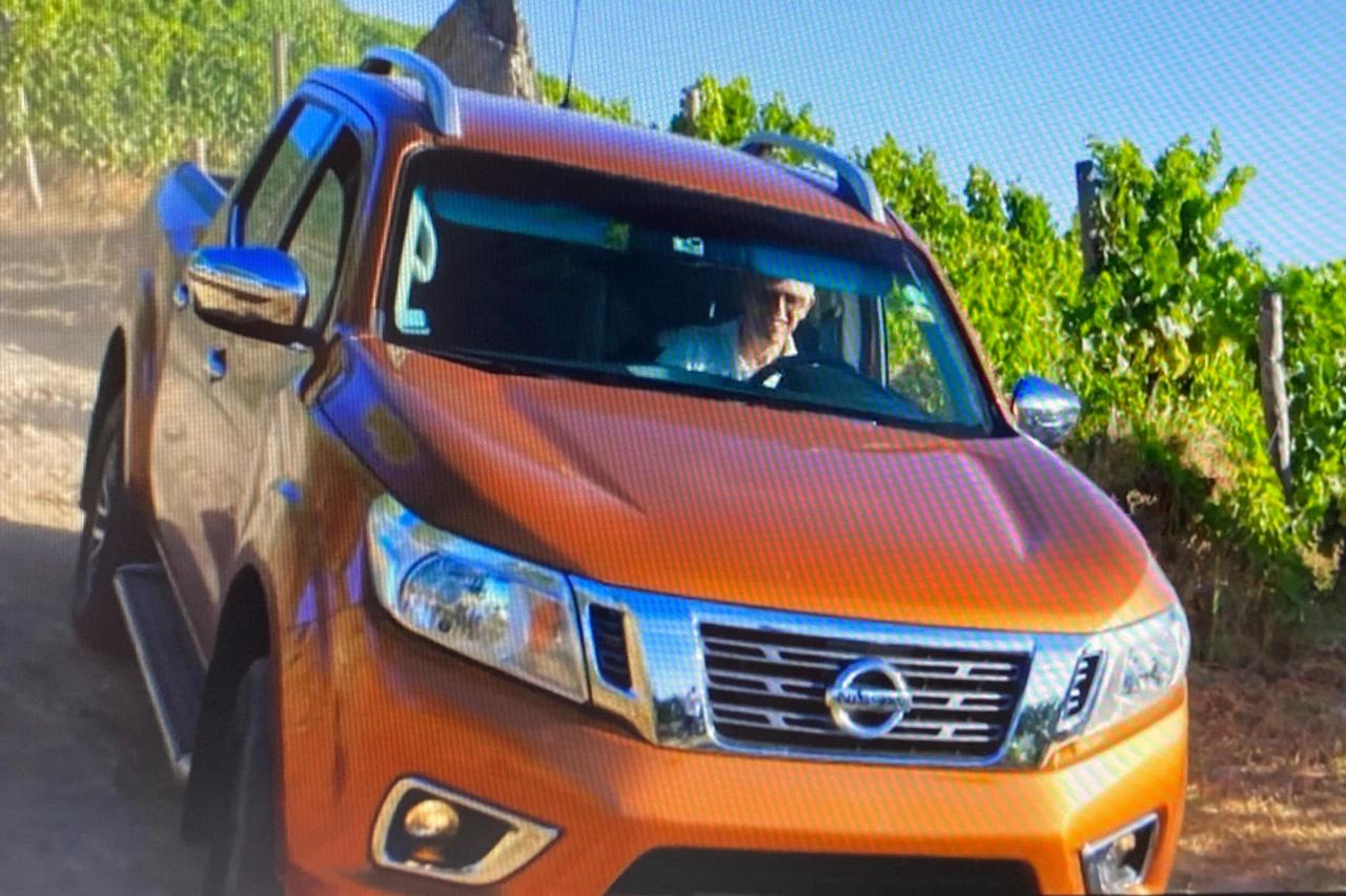 Stellantis. Quand son P-DG, Carlos Tavares, apparaît au volant d'un ...