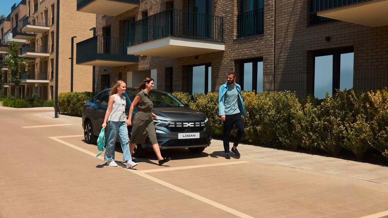 Photo 11 - Proposée à partir de 16 000 € en TCe 90, la série XX offre ...