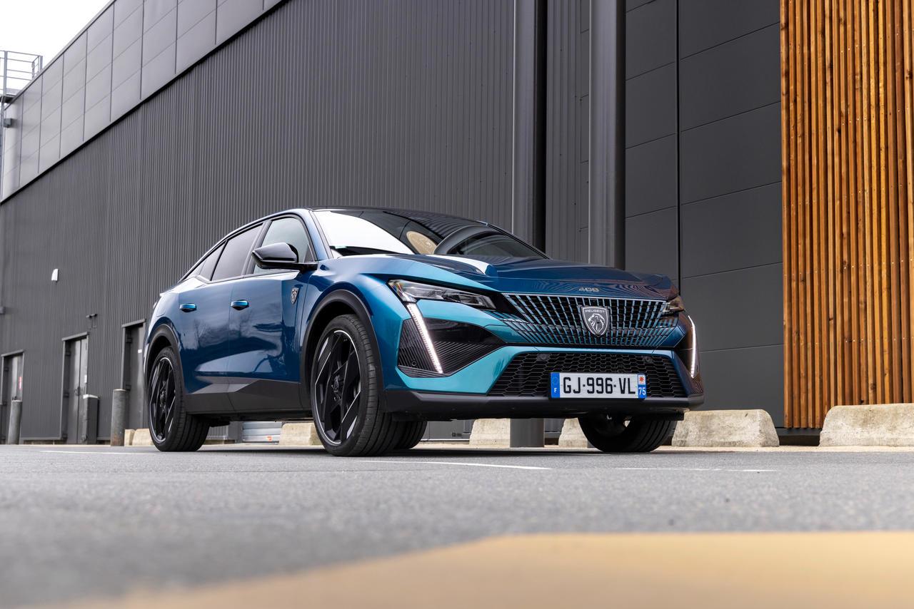 Peugeot e-408 (2024). Premières images et infos techniques sur la berline crossover électrique