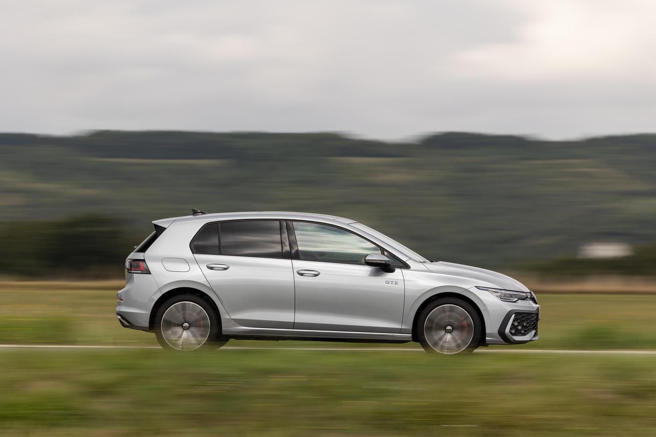 Photo 3 - Golf 8 GTE gris argent dolomite - Essai Volkswagen Golf GTE ...